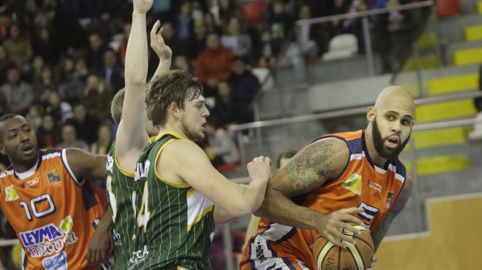 Kyle Rowley sustituirá a Gerald Lee en lo que resta de pretemporada